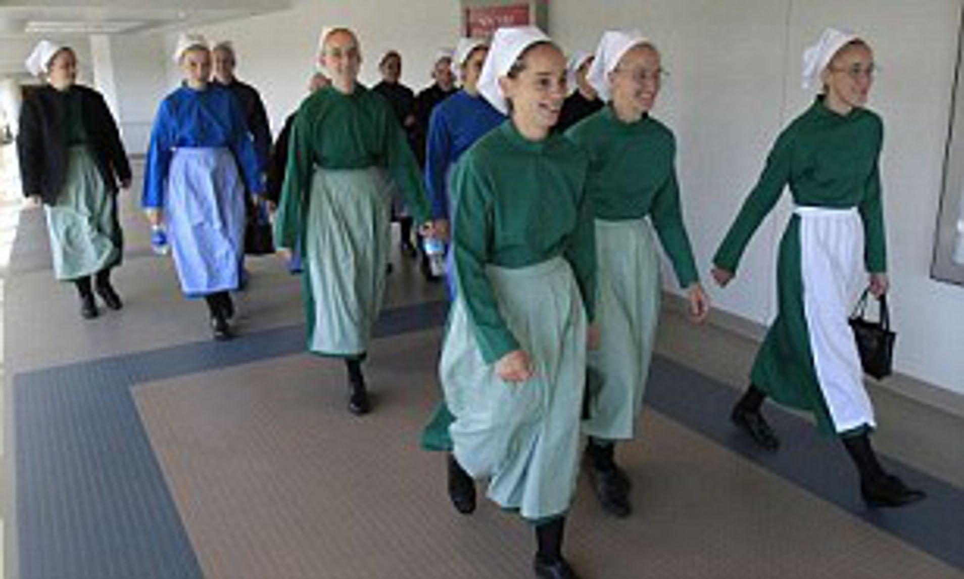 1 TIMOTHY 2:8-10: How should godly women dress? What is “modest” dress ...